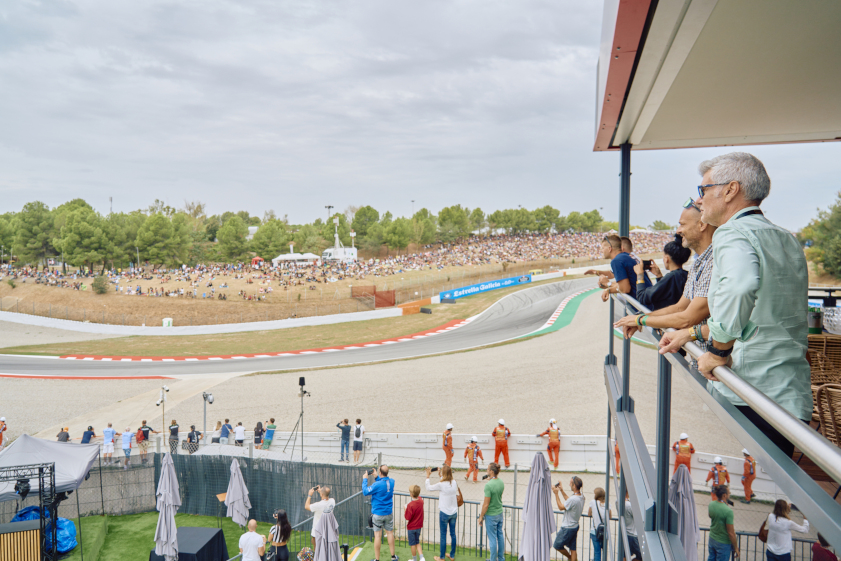 VIP Panorama Village - Gold Zugang (Sonntag) | 2026 F1 Spanisches GP ...